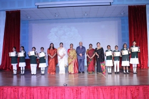 DPS-MIS conducts award ceremony to facilitate outstanding students ...