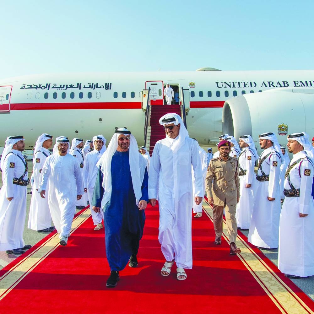 Amir leads well-wishers to welcome UAE president - Gulf Times