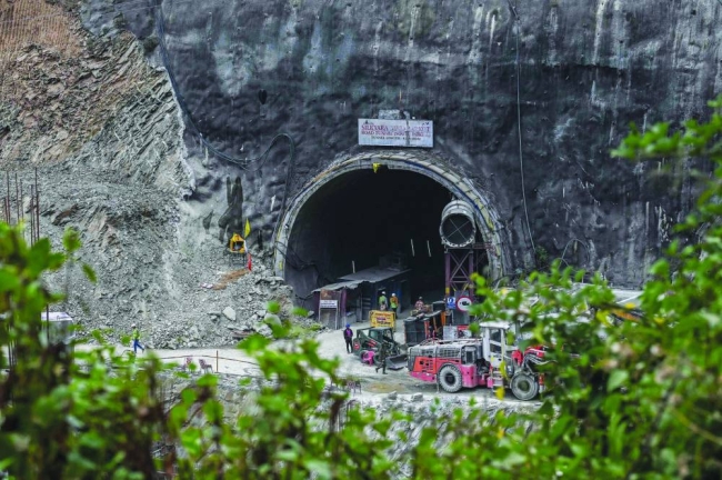 ‘Rat miners’ burrow to rescue 41 men stuck in Indian tunnel - Gulf Times