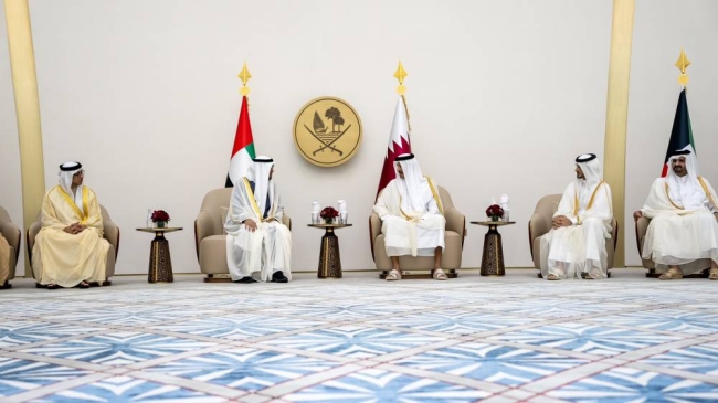 Amir leads well-wishers to welcome UAE President - Gulf Times