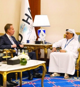 Finance minister meets WEF president - Gulf Times