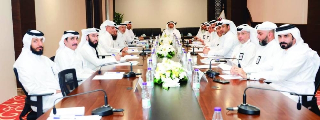 Awqaf minister reviews plans for serving Qatar pilgrims - Gulf Times