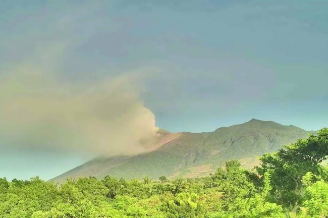 Hundreds flee as alert over Philippine volcano sounded - Gulf Times