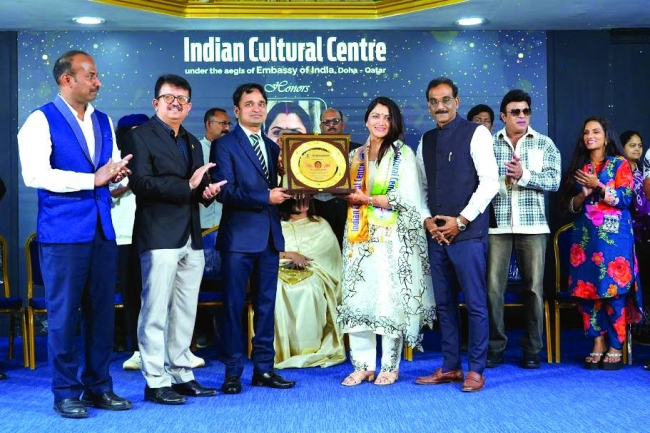 ICC felicitates film stars - Gulf Times