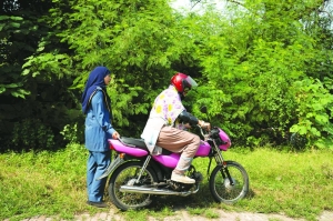 How a driving school is empowering Pakistani women - Gulf Times