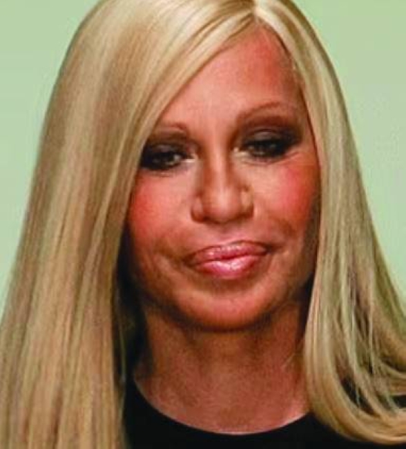 Donatella steps down as Versace design chief - Gulf Times