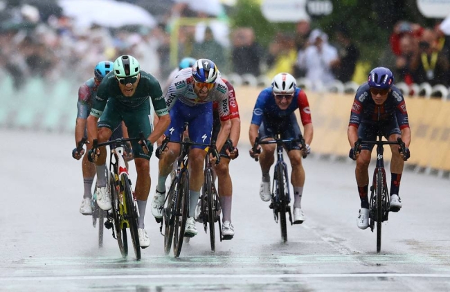 Milan wins crash-marred sprint as Tour approaches Alpine end game ...