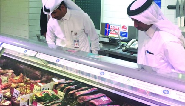 Municipality teams carry out inspections at food outlets - Gulf Times