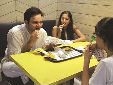 Teenagers spend most of their budget on fast food - Gulf Times