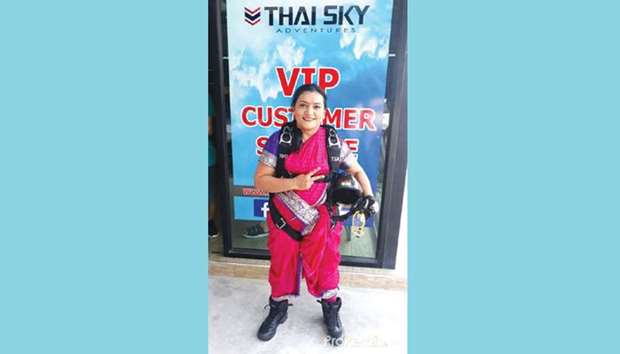 Pune woman skydives in sari, sets new record - Gulf Times