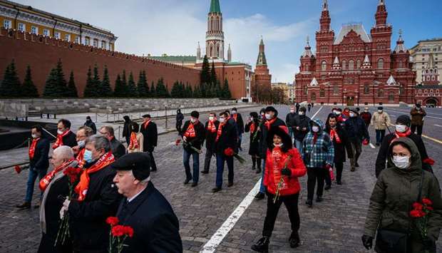 Defiant Russians stage Red Square parade - Gulf Times