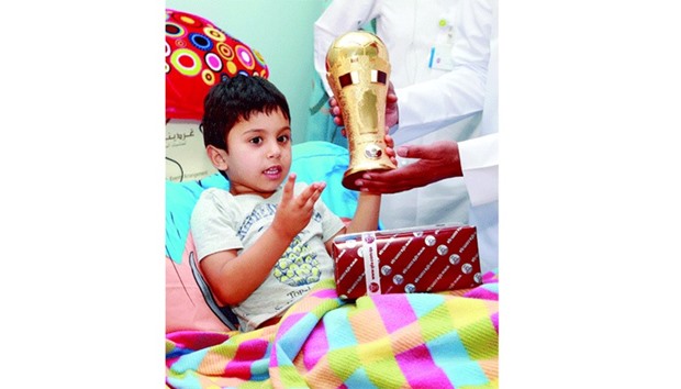 Emir Cup Trophy Tour visits Hamad hospital - Gulf Times