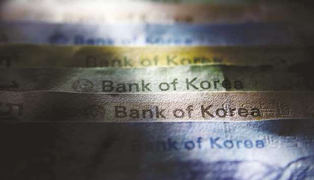 Asia’s worst currency set to see more losses, says Deutsche Bank - Gulf ...