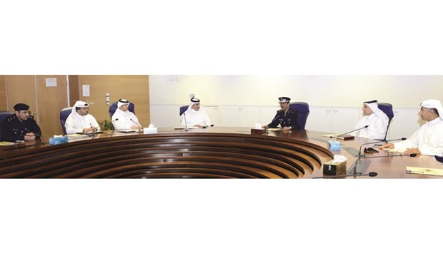 Public security chief visits command centre - Gulf Times