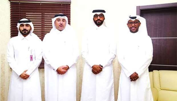 Mowasalat hands out free Smartcards to workers - Gulf Times