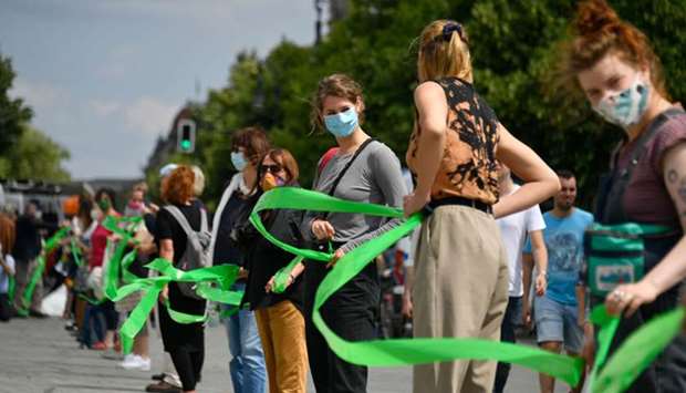 Berliners form human chain to protest racism - Gulf Times