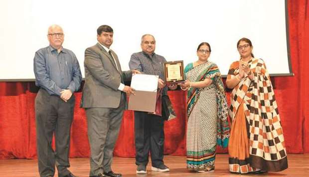 DPS-MIS felicitates long-serving staff - Gulf Times
