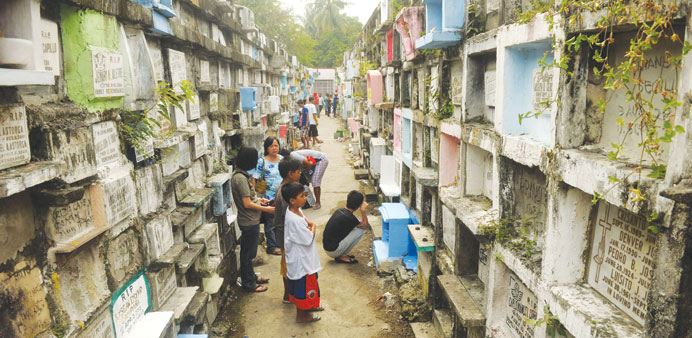 3,000 families making a living among the dead in cemetery - Gulf Times